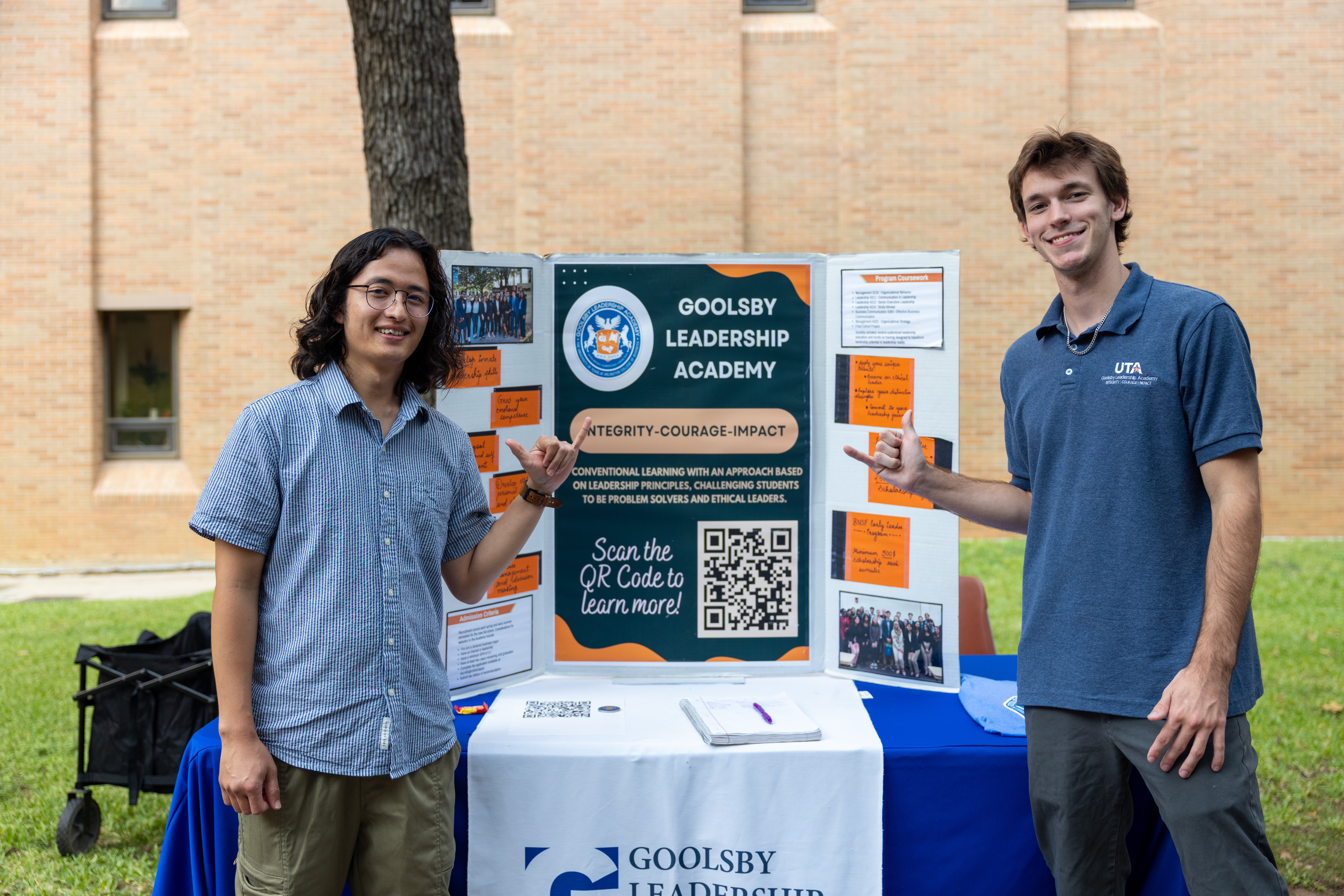 UTA College of Business hosts Student Organization Fair - College of ...